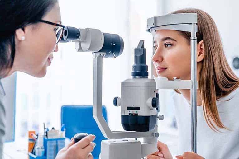 Visit an Optometrist if you Experience These Symptoms