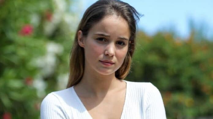 Alba Baptista: Biography, Body Measurements, Career, Relationship ...